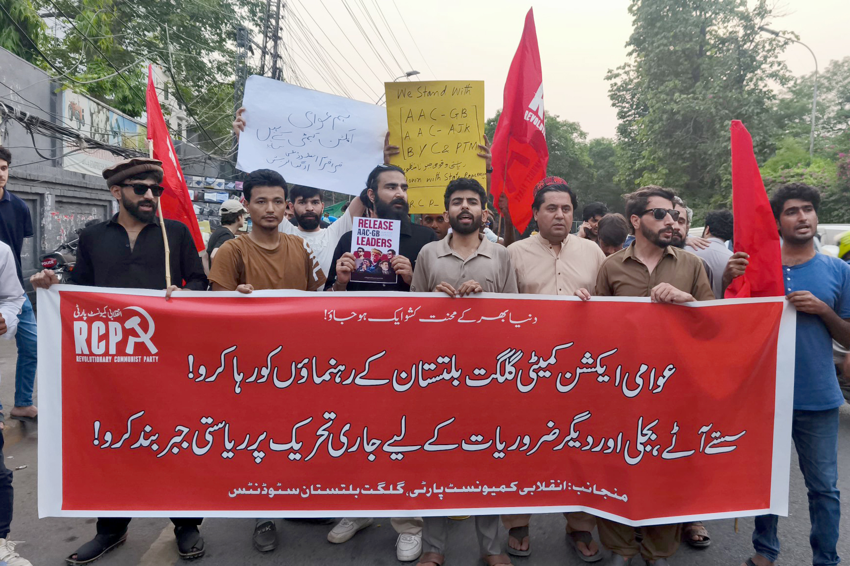 Pakistán: continúan las protestas por la liberación de compañeros en ...